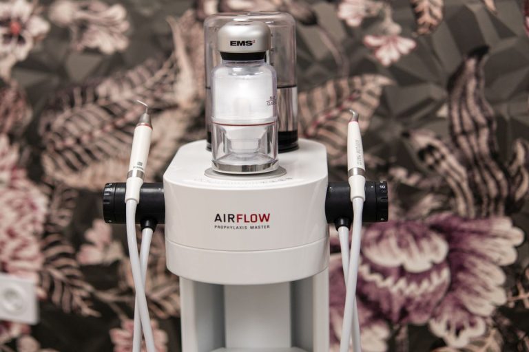 Почистване на зъбен камък Стара Загора Airflow